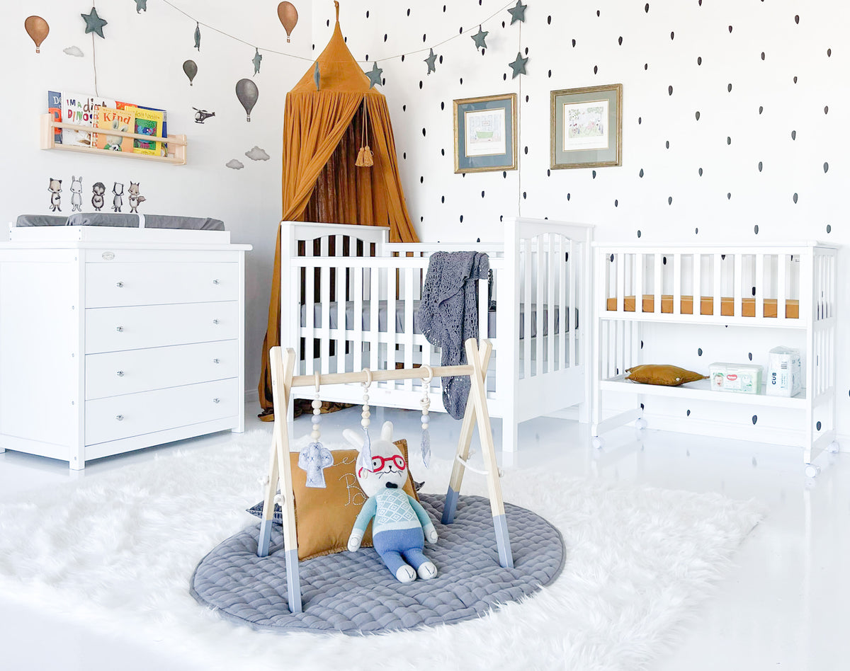 Traditional Cot with 4 Drawer Chest and Bedside Bassinet – Cloud 9 Baby ...