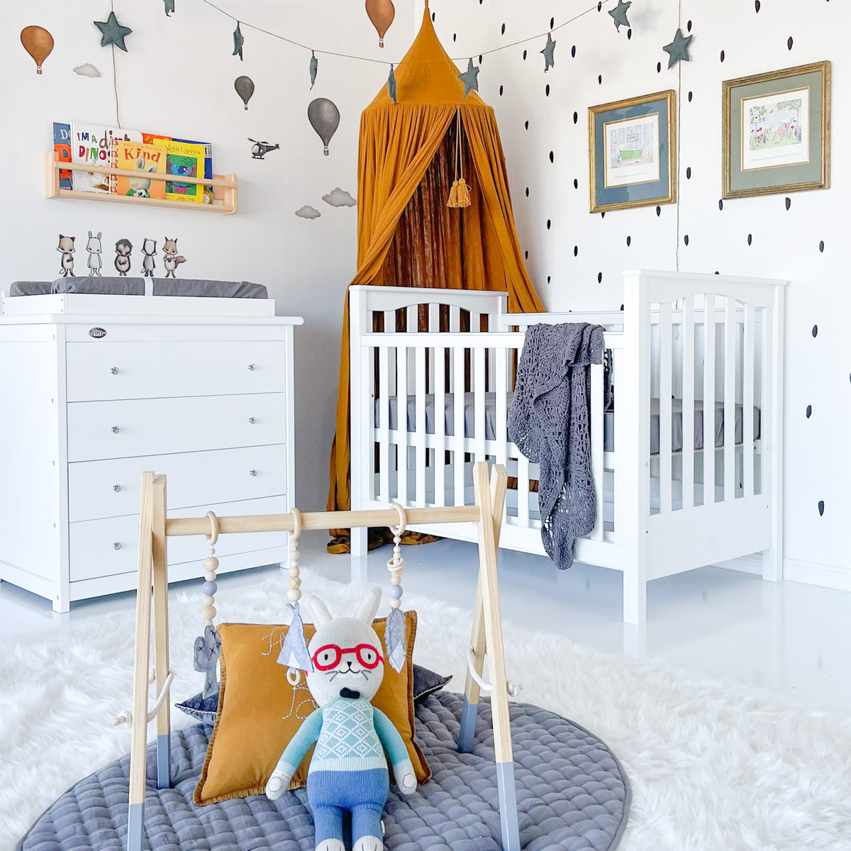 Traditional Cot with 4 Drawer Chest – Cloud 9 Baby Bedrooms